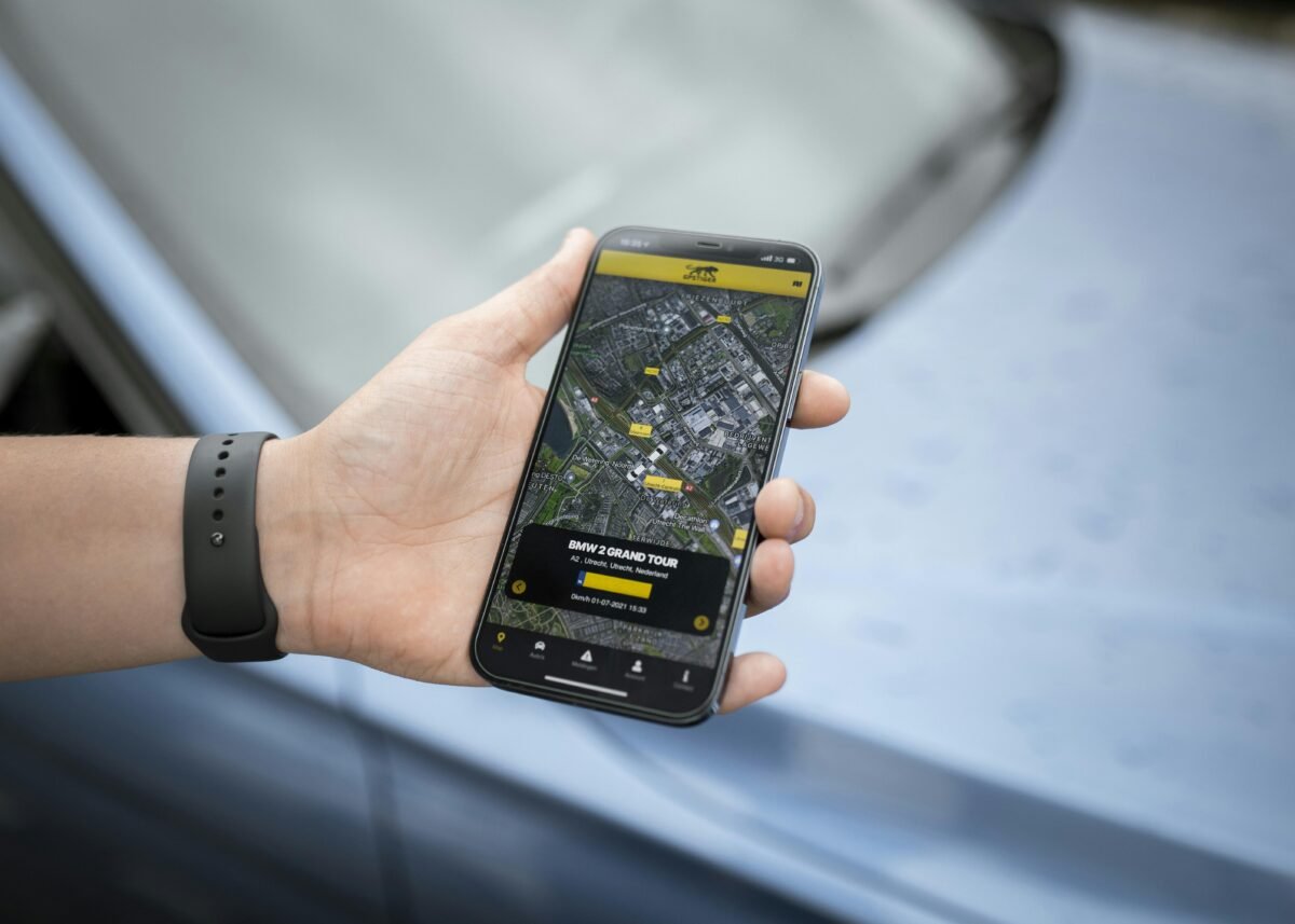 Top Navigation Apps Analyzed for Real-Time Traffic Updates ...