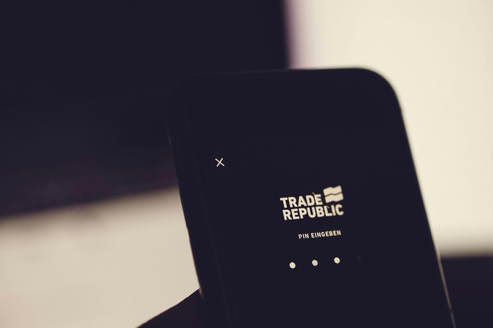 Top Phone Tracker Apps for Recovering Lost or Stolen Devices ...